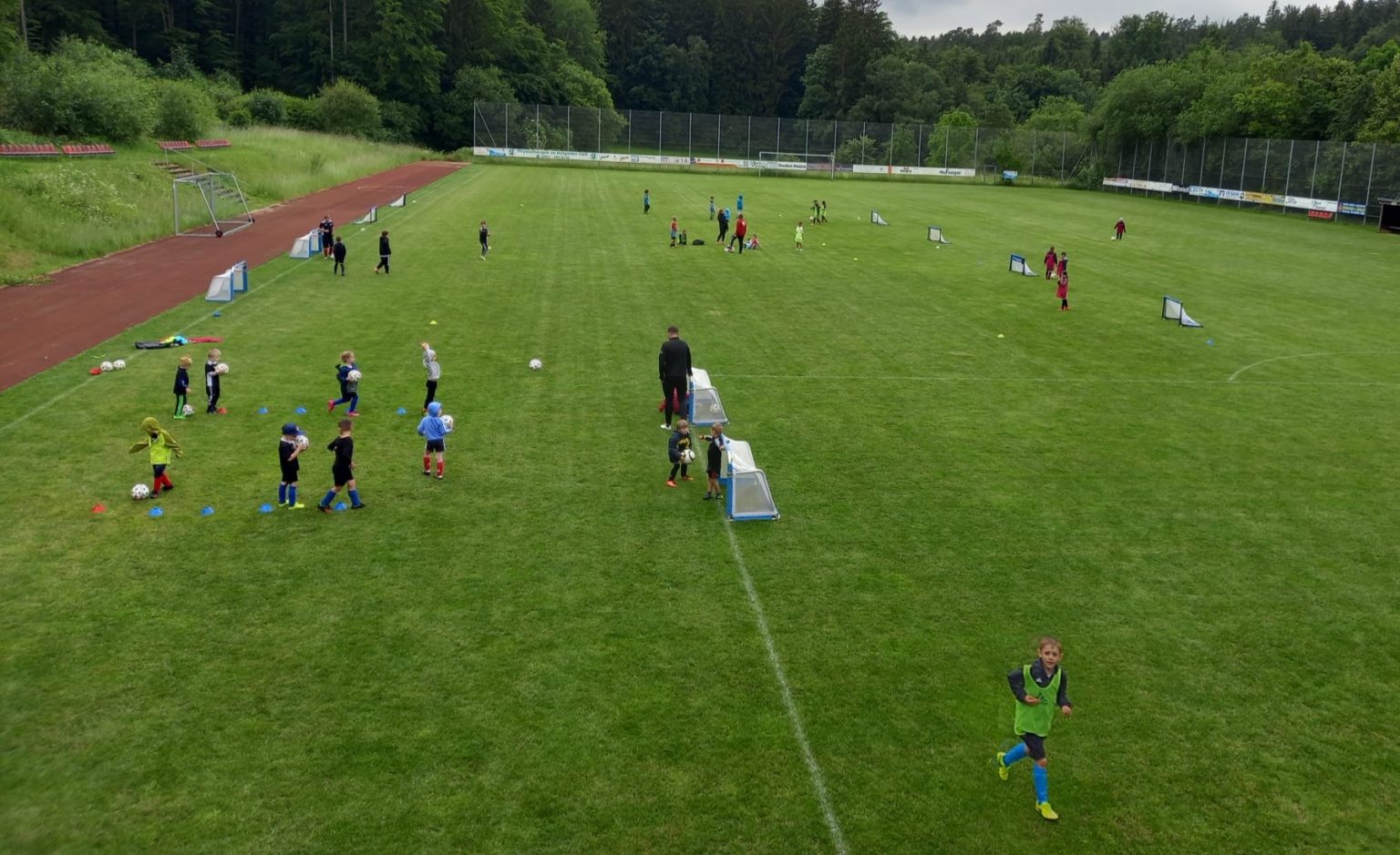 Gemeinde Illschwang | DFB Mobil machte Station auf dem Sportgelände des ...